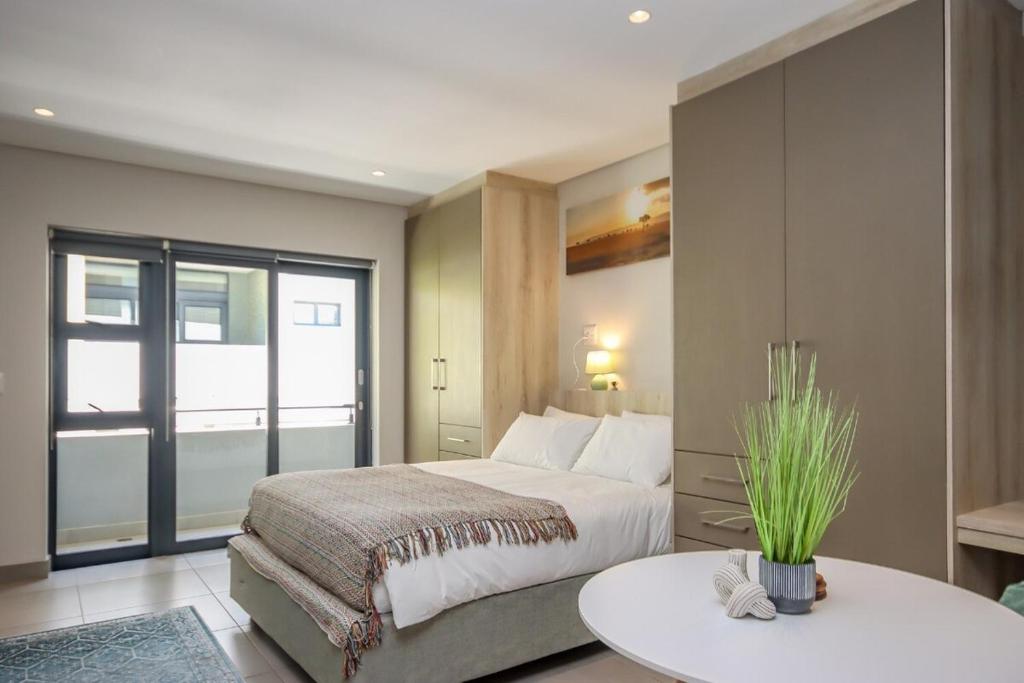 18 on The Den Studio Apartment, Stellenbosch (updated prices 2025)