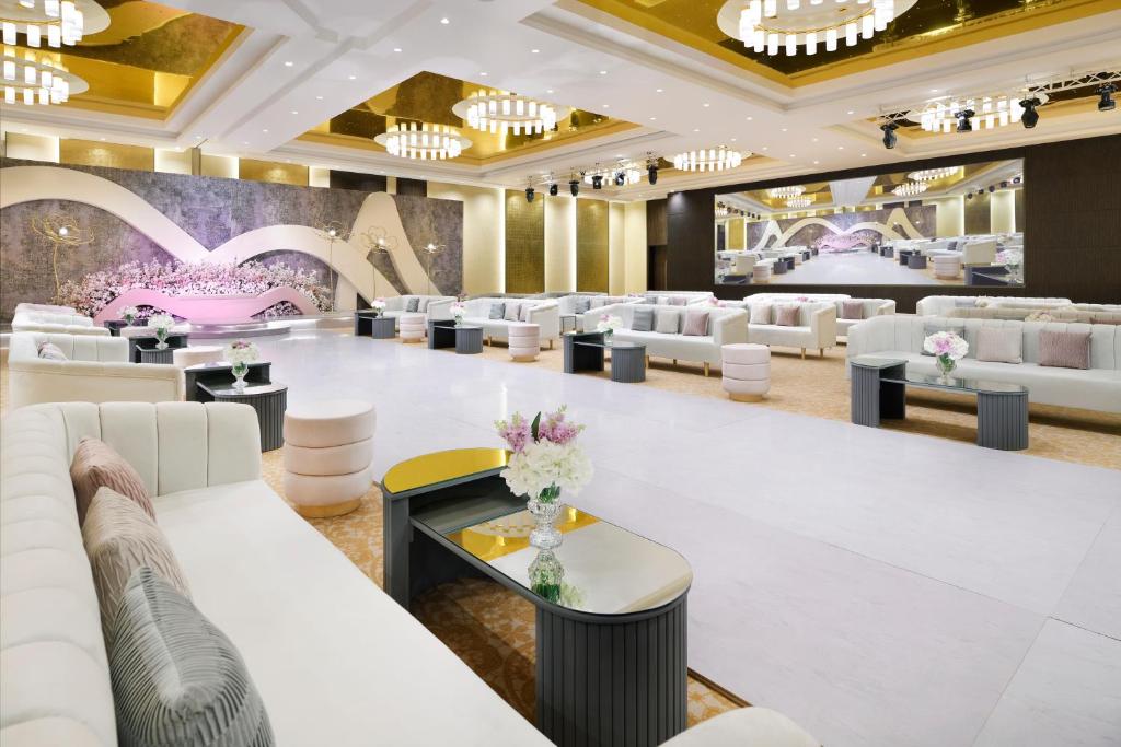 Radisson Blu Hotel and Convention Center, Riyadh Minhal, Riyadh ...