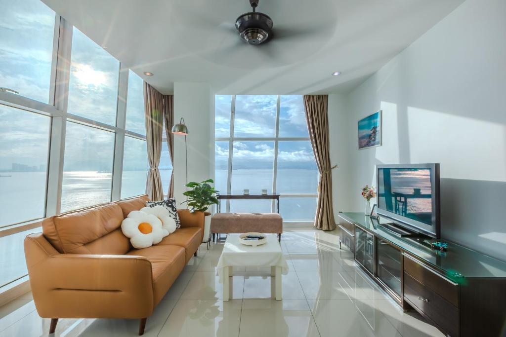 Maritime Seaview Comfy Suite Penang with TVbox,Pool,Freewifi,2-8pax ...