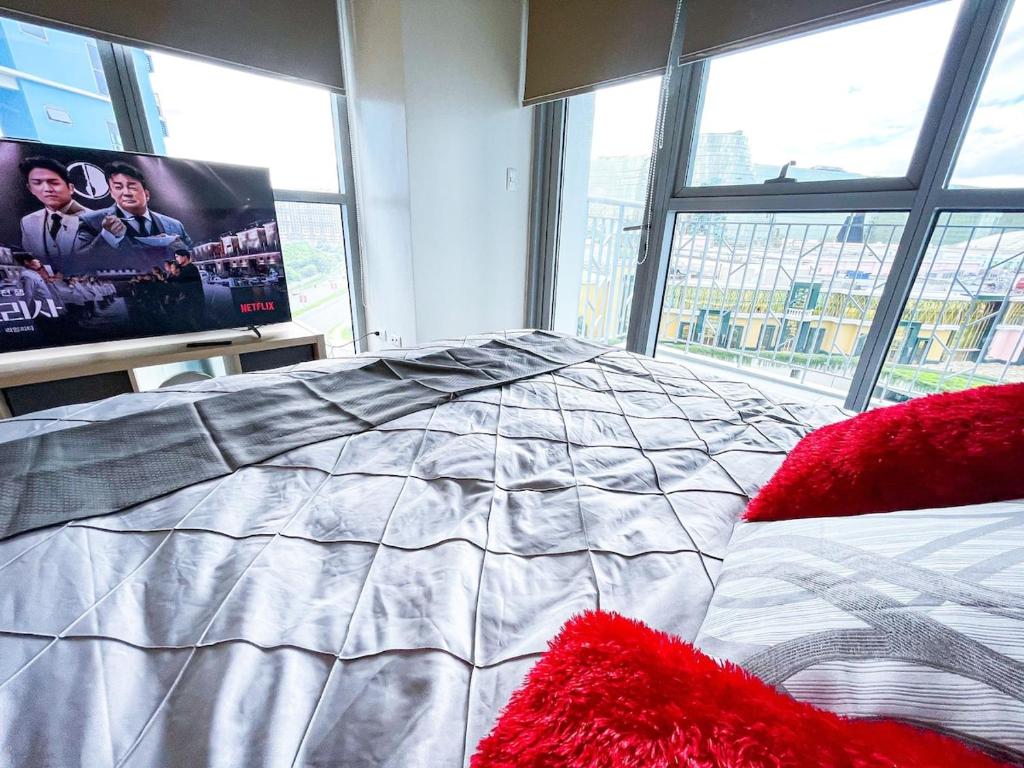 Stunning 2BR across Okada Manila with Sunset View, Manila (updated ...