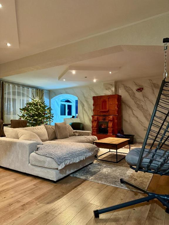 laLazar, Poloboc (updated prices 2026)