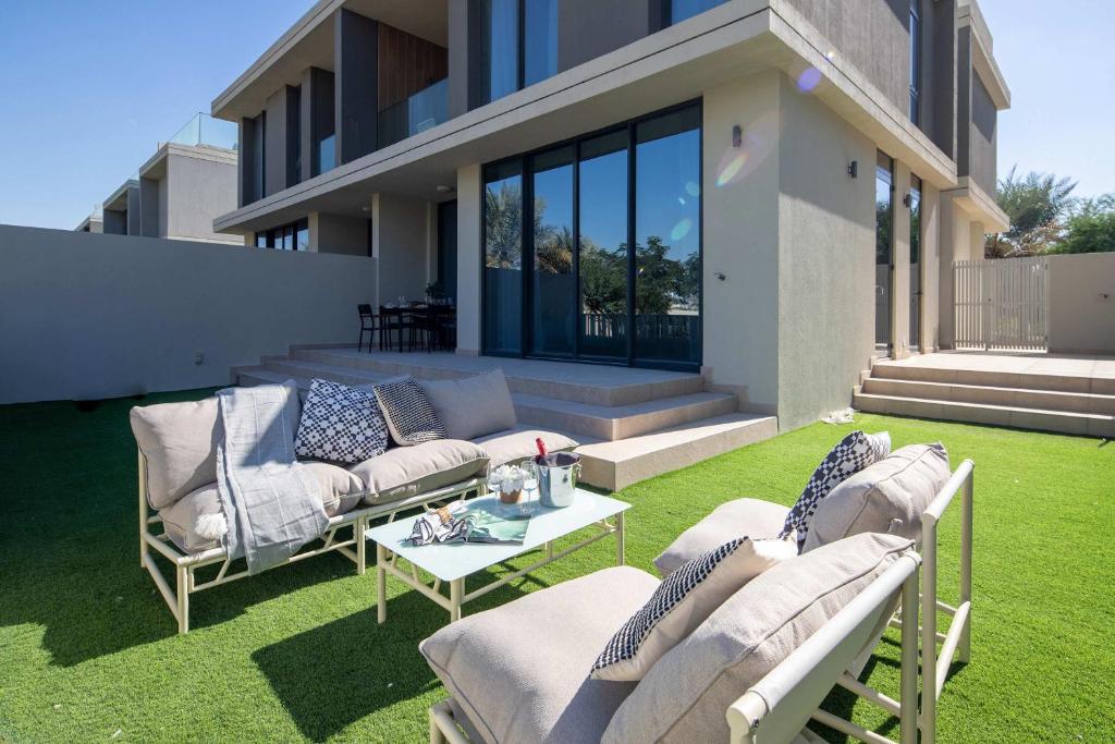 Frank Porter - Club Villas, Dubai (updated prices 2026)