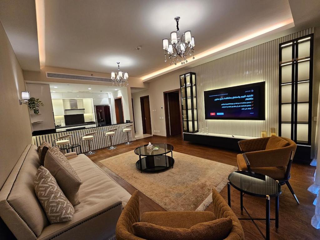 Aeon Luxe Two-Bedroom with Pool Zayed Comfort, Sheikh Zayed (updated ...