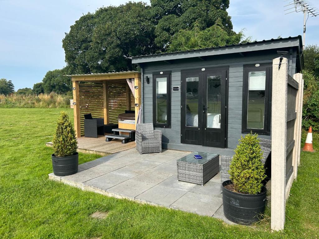 Dolafon farm luxury glamping cabin with hot tub, St Asaph (updated ...
