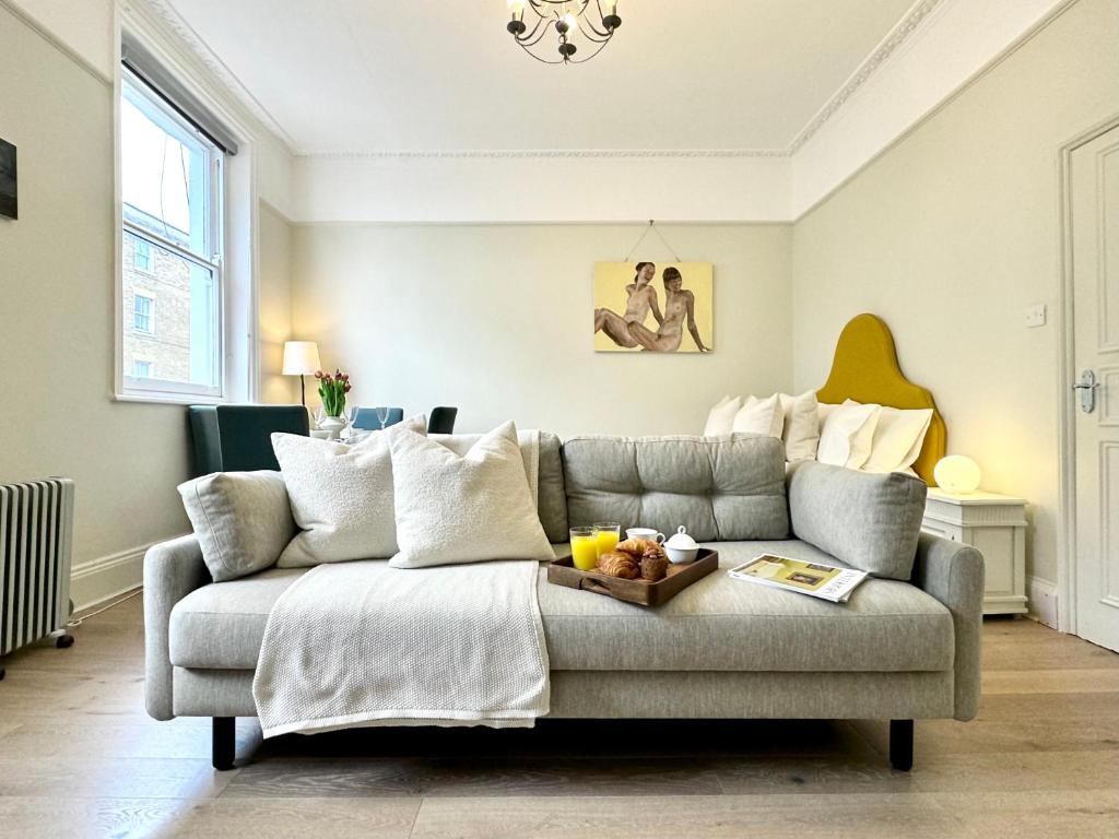 Chic Marylebone Studio, Walk to Oxford Street or Regent's Park, by The Design Traveller, London ...
