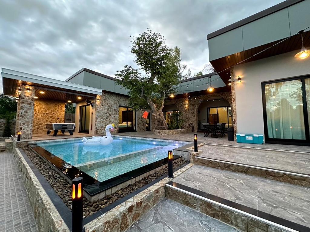 Crystal Bay Pool Villa Pattaya, Ban Huai Yai (precios actualizados 2026)