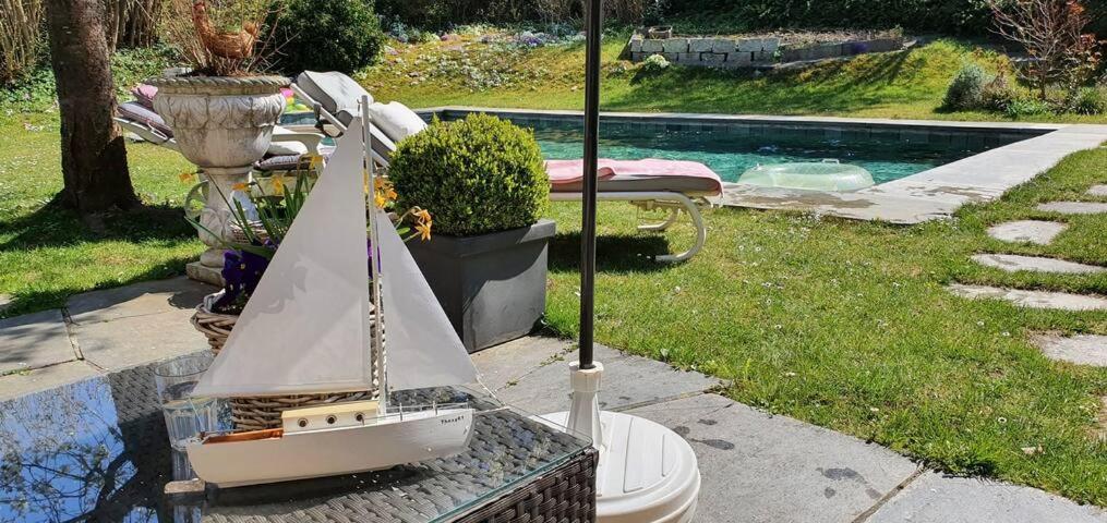Lovely 2-bed Suite, Swimmingpool, beach and Boat, Horgen (updated ...