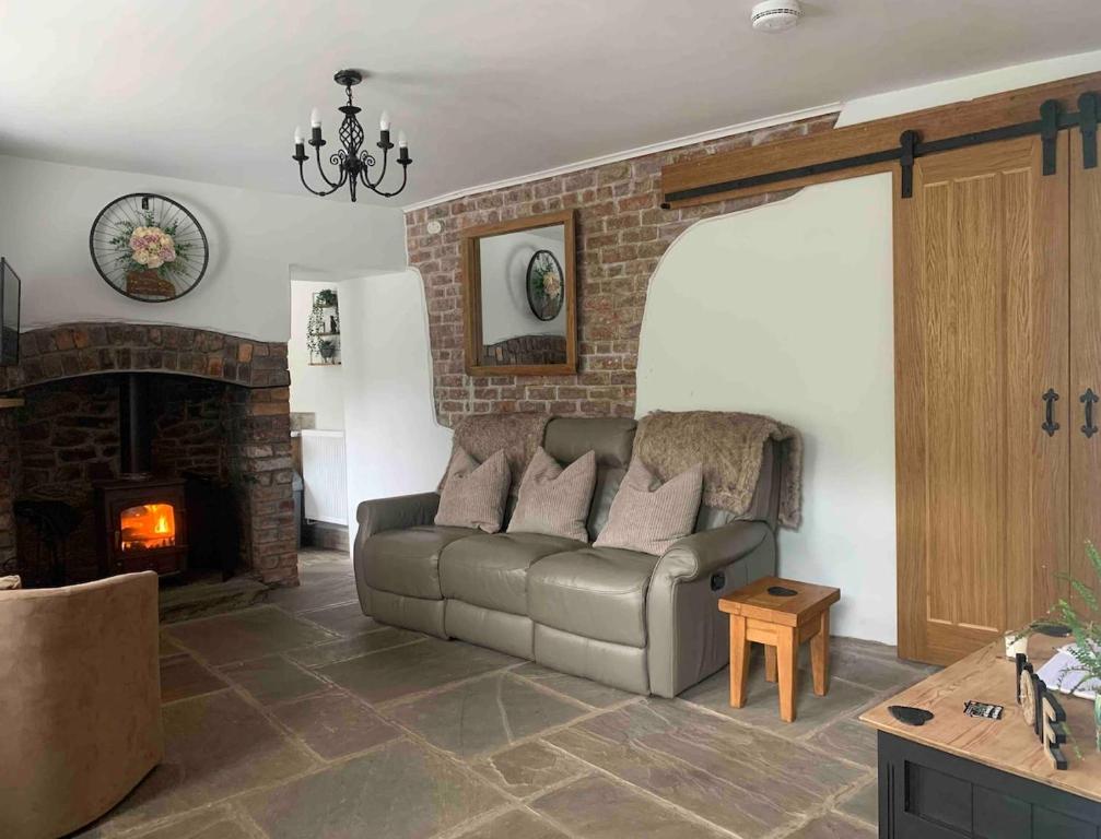 Valley View Cottage with stunning balcony views!, Pont y Cymmer ...