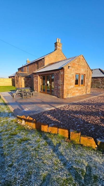 Family friendly Farmhouse - well equipped, fenced garden, EV, Glencaple ...