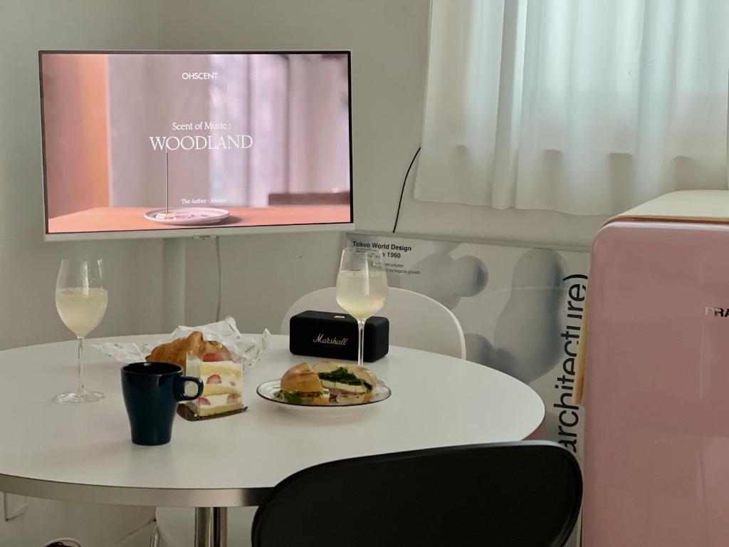 New Line 2 5 minutes from Bongcheon Station 6 minutes by airport bus 2 ...