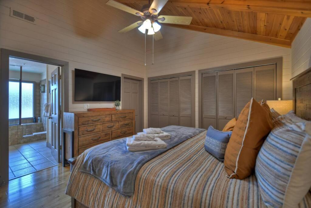 The Clocktower On Main St - Downtown Blue Ridge GA, Blue Ridge (updated ...