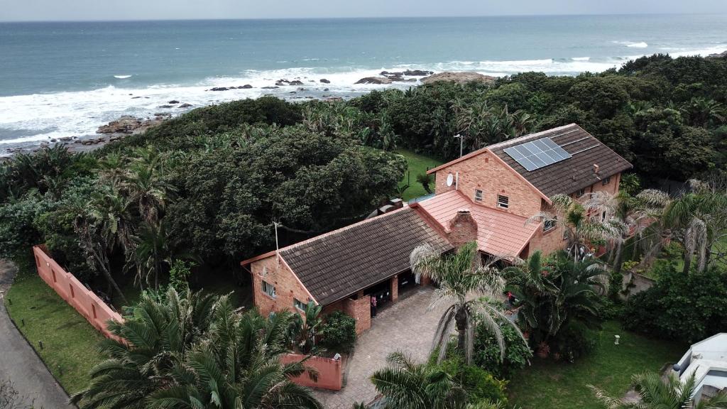 SHALE BEACH HOUSE: 3-Bedroom House with Private Beach Access., Margate ...