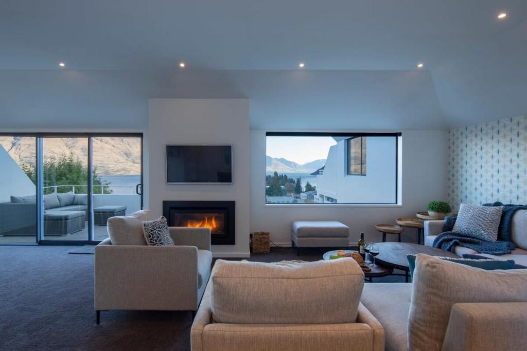 Villa Awa- Lake Views- BBQ- AC- Garage, Queenstown (updated prices 2025)