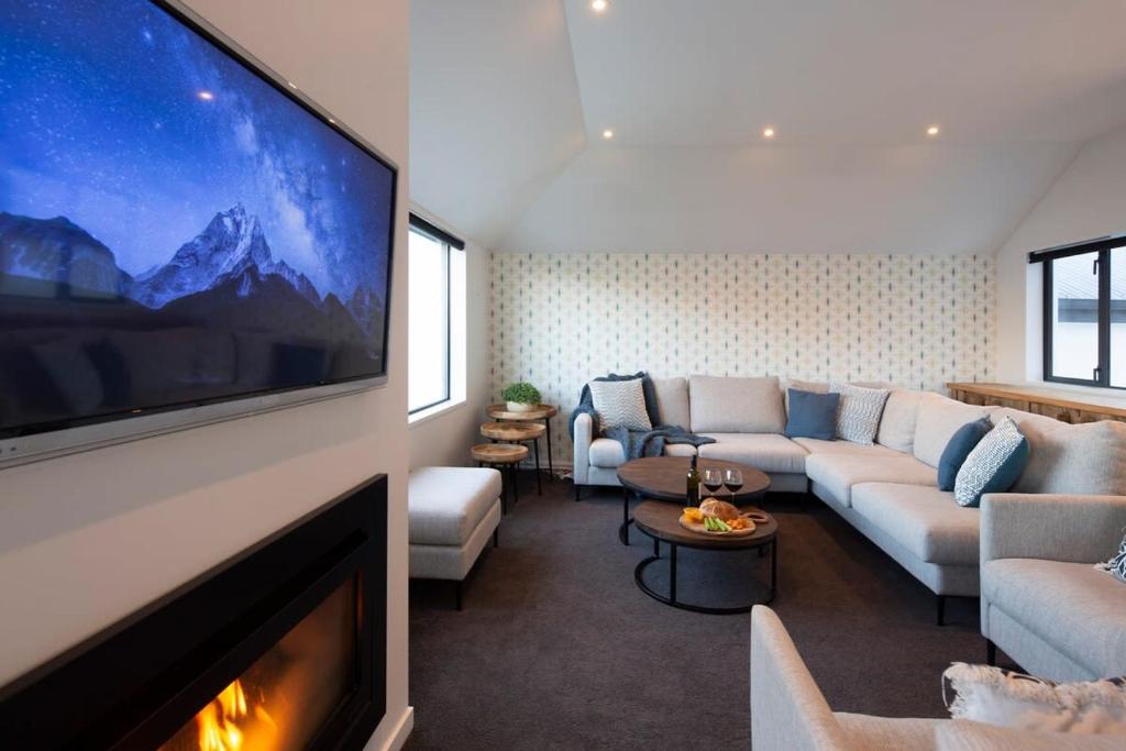 Villa Awa- Lake Views- BBQ- AC- Garage, Queenstown (updated prices 2025)