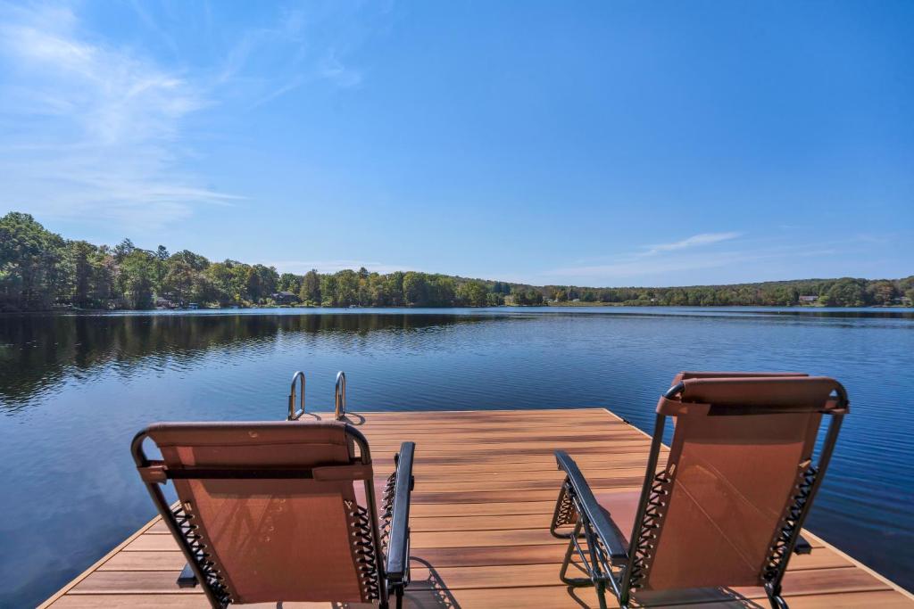 Private Dock, Hot Tub, Arcade, Fireplace, Firepit, Lake Ariel (tarifs actualisés, 2025)
