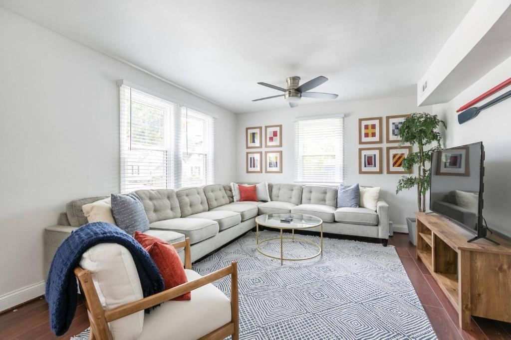 Jackson Bunker, Annapolis (updated prices 2025)