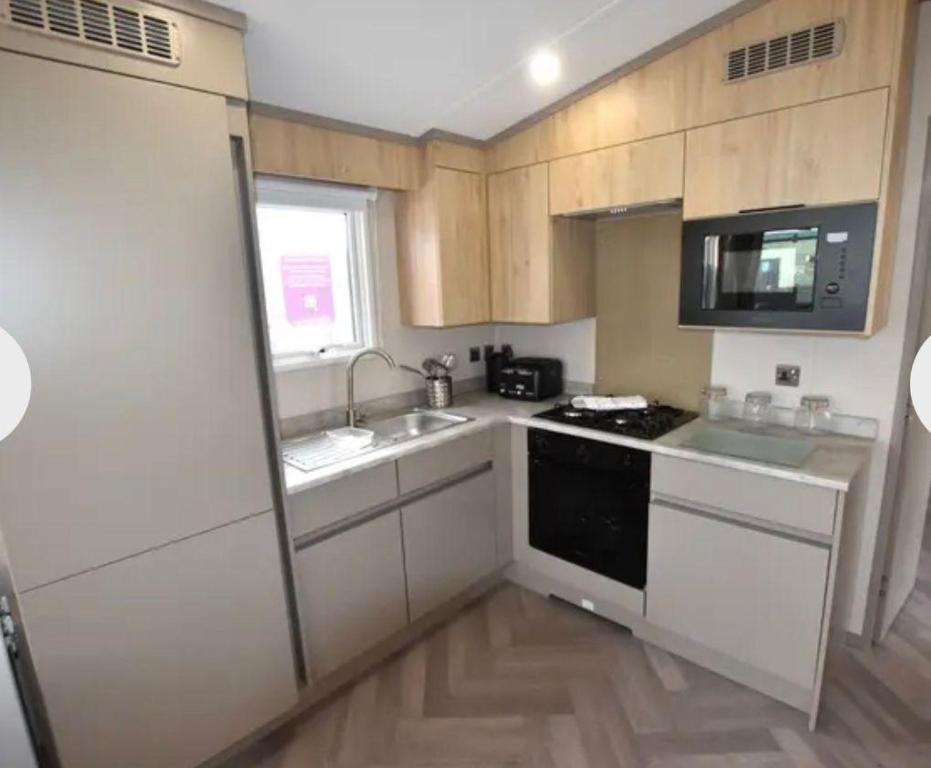 8 berth 3 bed static caravan, Saint Osyth (updated prices 2025)