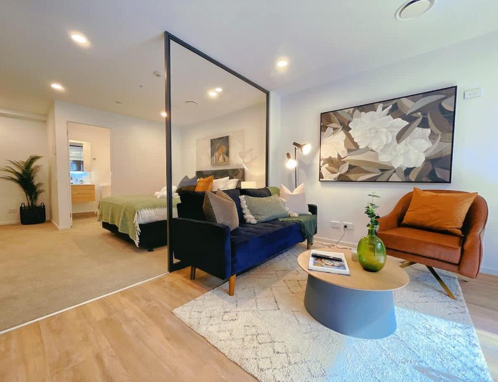 Tree-Lined Parkside Holiday Studio with Pool & Gym, Auckland (updated ...
