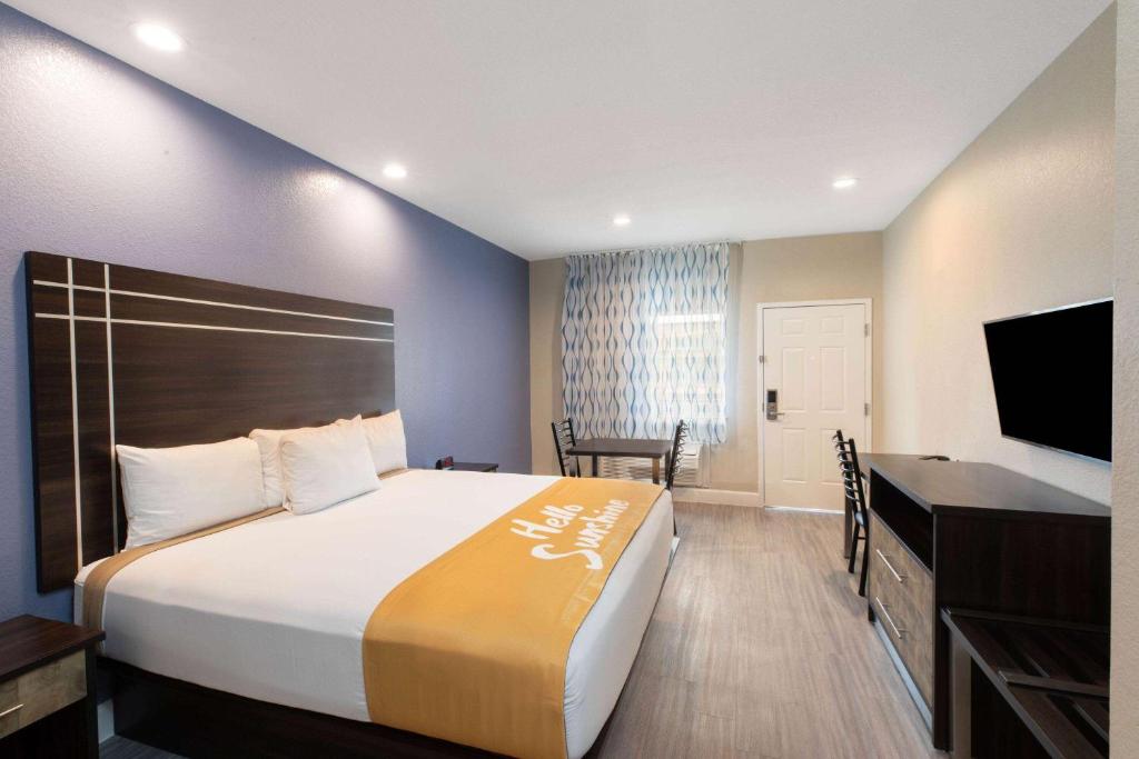 Days Inn & Suites by Wyndham La Porte, La Porte (updated prices 2026)