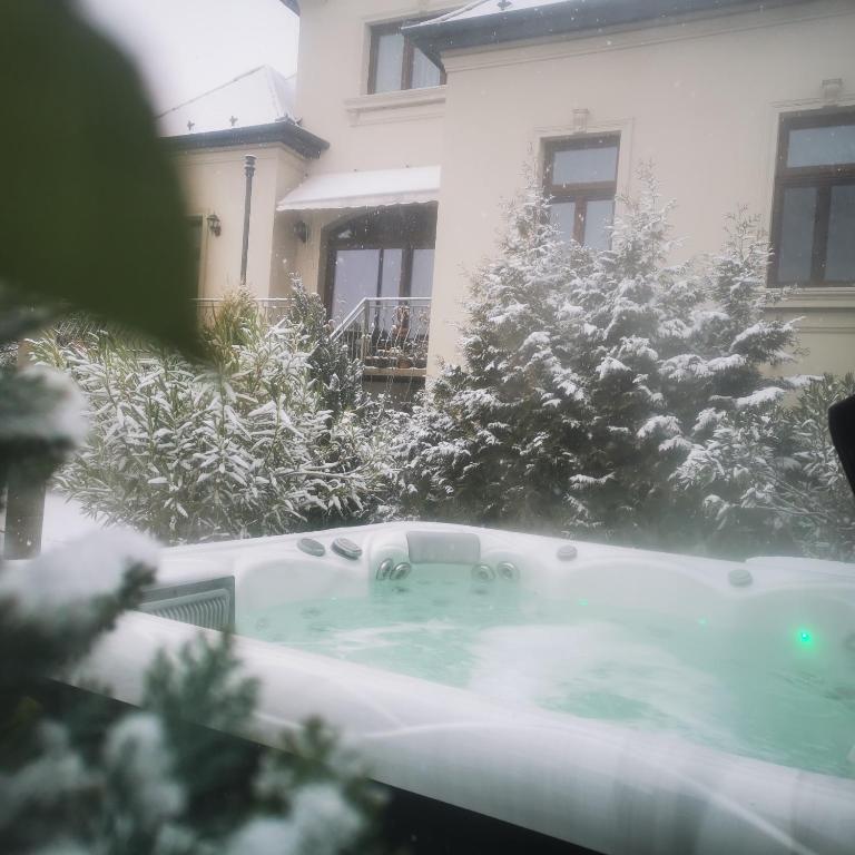 Kúria apartman with private jacuzzi and pool, Budapest (updated prices ...