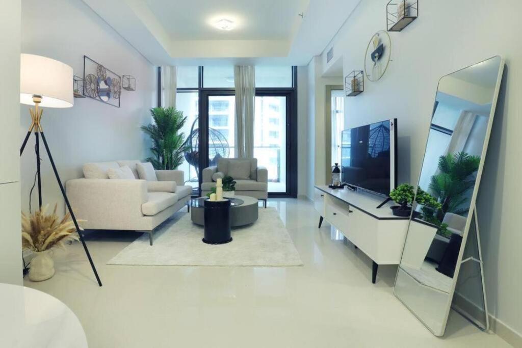 Brown Stone - Pool & Skyline View Aykon, Dubai (updated prices 2026)