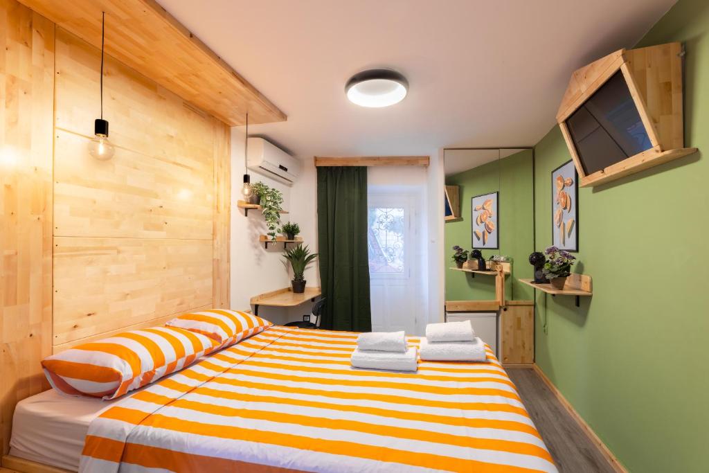 Studio apartment & room SPLIT-TWO DIFFERENT UNITS!, Split (updated ...