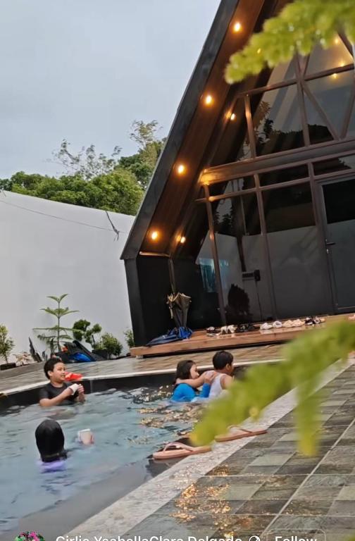 A-Frame Cabin staycation with pool & jacuzzi, Sariaya (precios ...