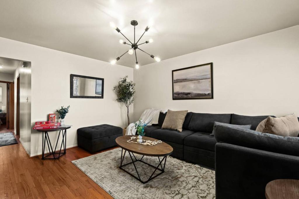 Newly Renovated GEM Work Crews Welcome, Lincoln Park (updated prices 2025)