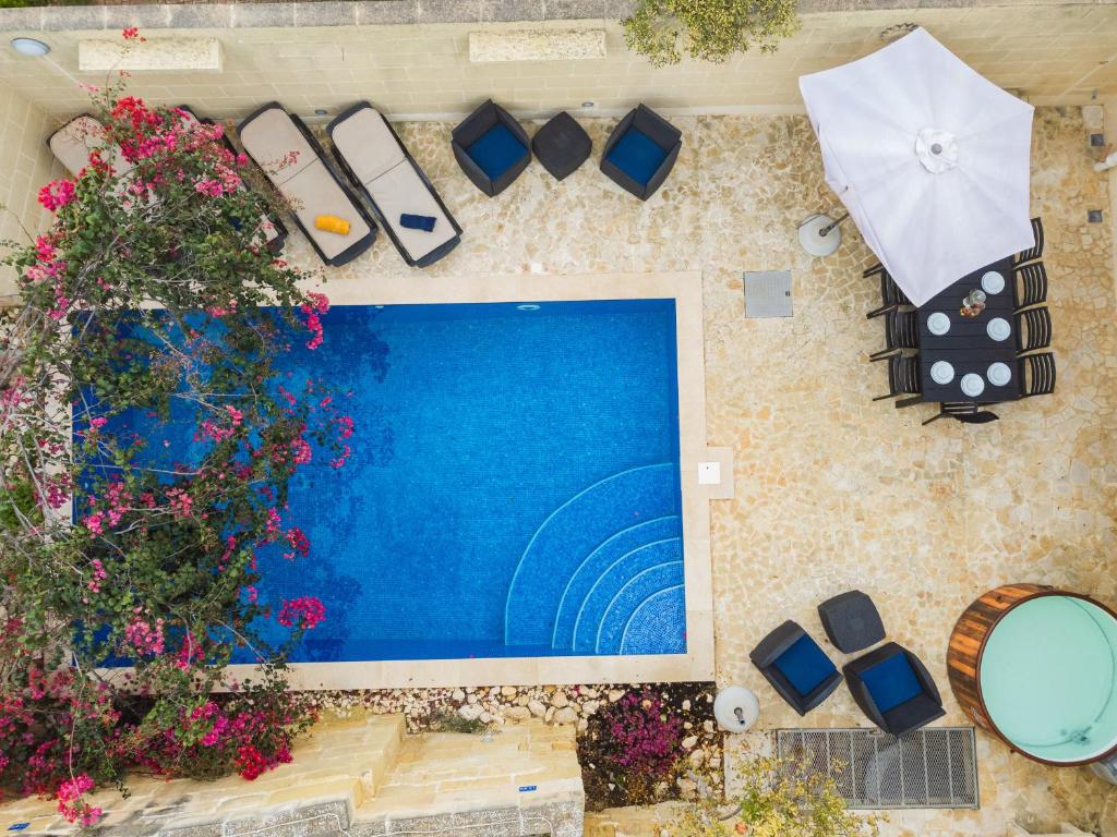 Ellie Boo Farmhouse with Pool and Hot Tub and Games Room, Tal-Ħamrija ...
