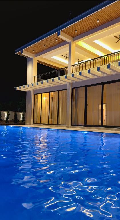 Beach Villa Luna,Next to Intercontinental 5 star Hotel,ECR, Tirupporūr ...