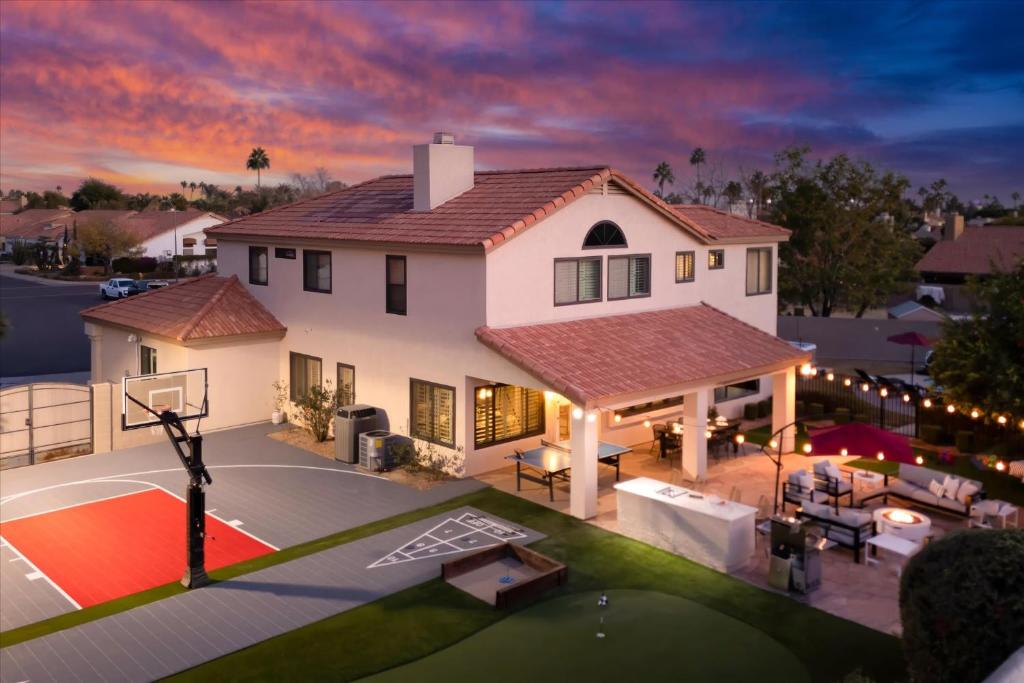 Epic Family Home Pool Slide Putt Putt Theatre Room, Phoenix (updated ...