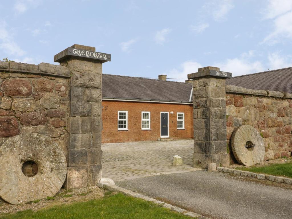 2 Treborth Mews, Bangor (updated prices 2026)