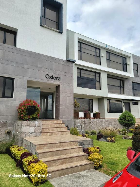 Oxford Ficoa, Ambato (updated prices 2025)