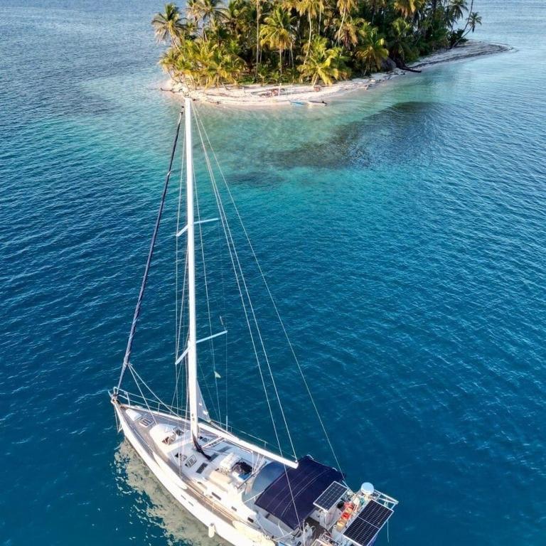 Velero Privado Martini con tripulación todo incluido, Calubir (precios ...