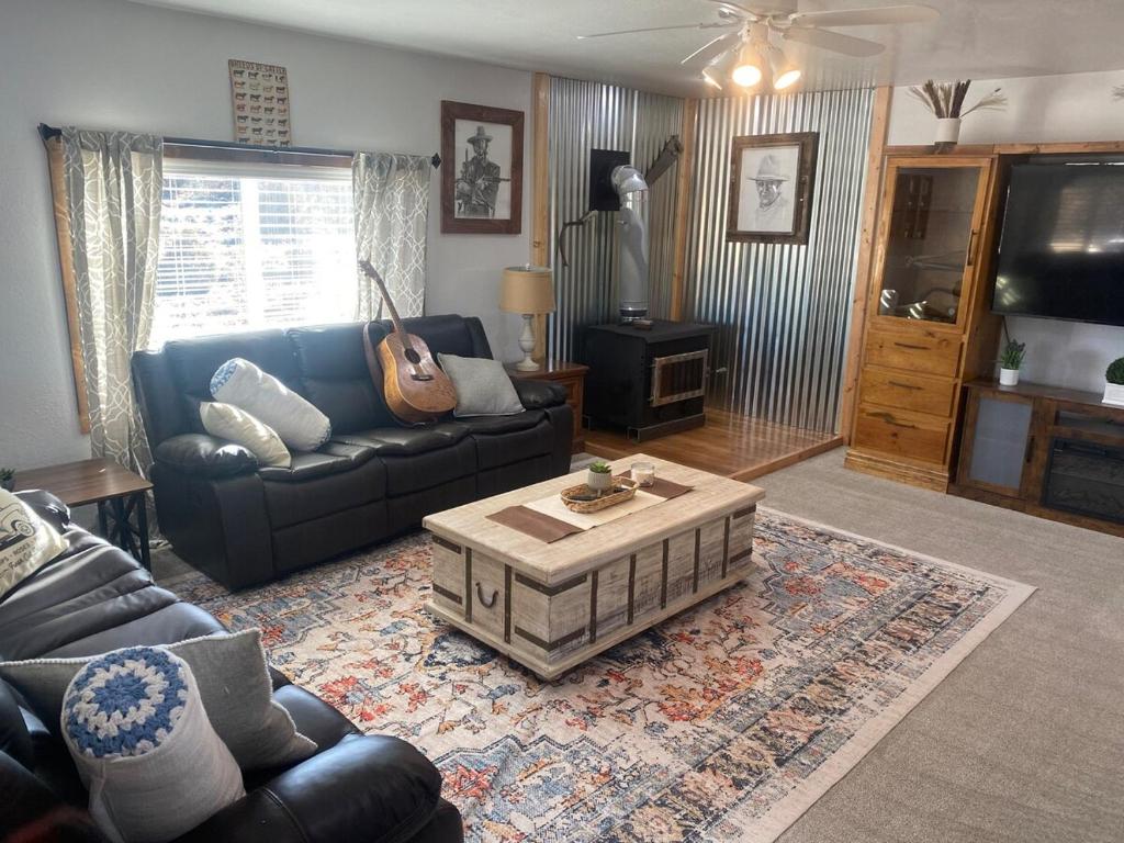 Zion to Bryce cowboy cabin, Hatch (updated prices 2025)