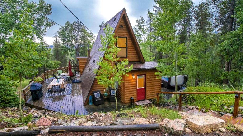 The Fox Den with views and creek on an acre, Evergreen (updated prices 2025)