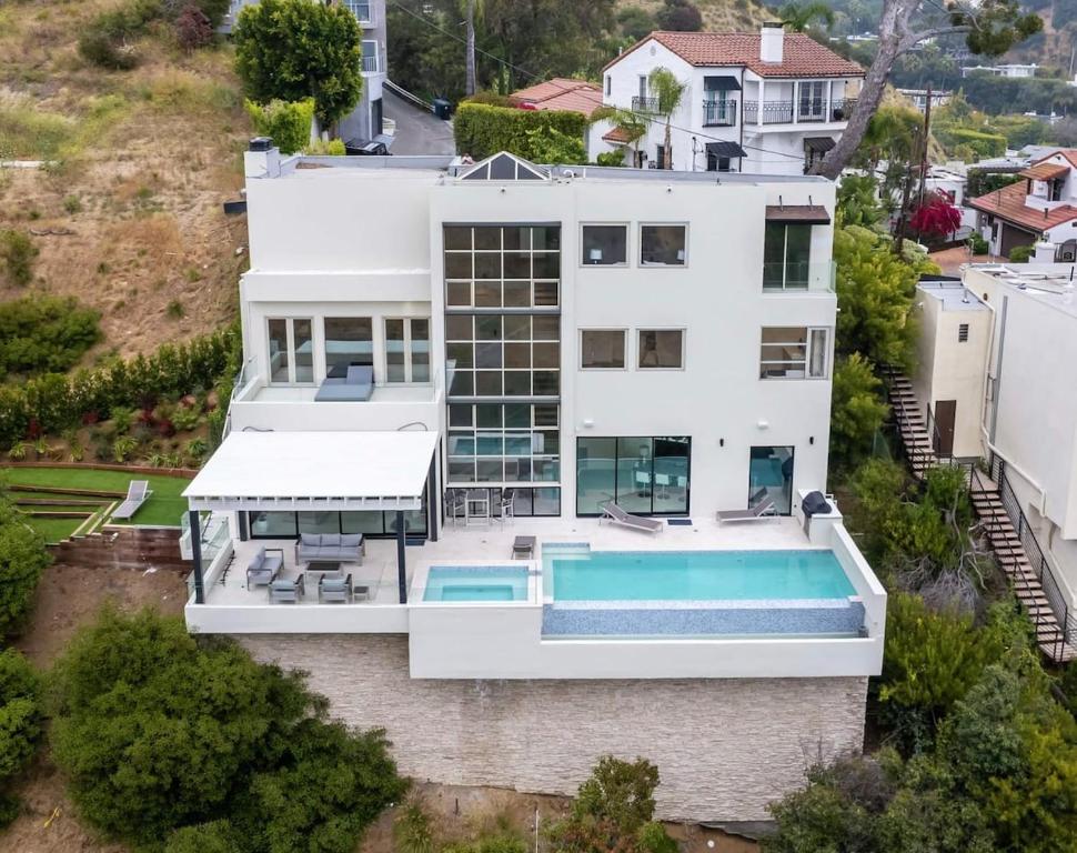 Stunning View 3-BR Home Hollywood Vista & Infinity Pool, Los Angeles ...