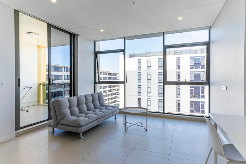 High Level 2B Dual Balconies in Mascot Heart, Sydney (updated prices 2025)