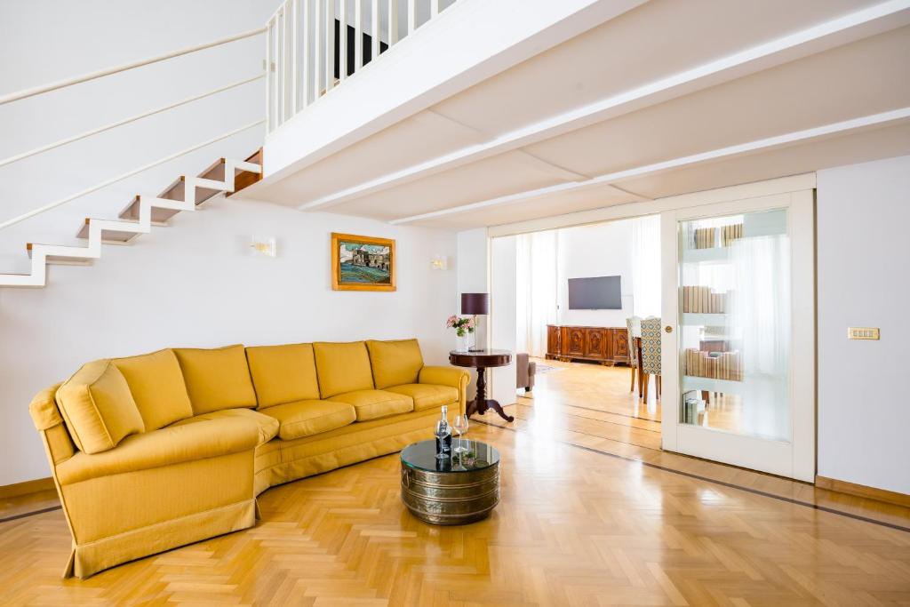 Centrally Located By The Sea Prestigious, Naples (updated prices 2026)
