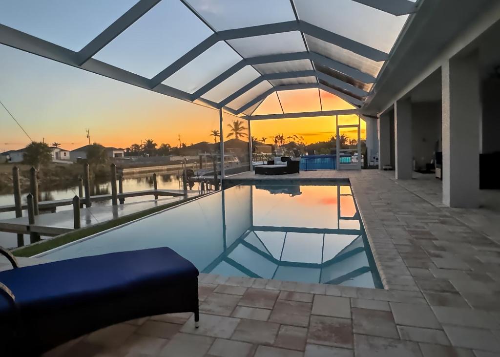 Infinity Oasis - Spectacular View 4-Bed Pool House, Cape Coral ...