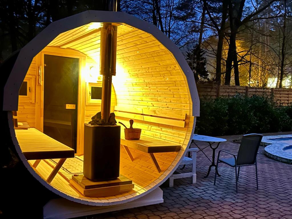 Villa with outdoor pool Warsaw, Magdalenka (precios actualizados 2025)