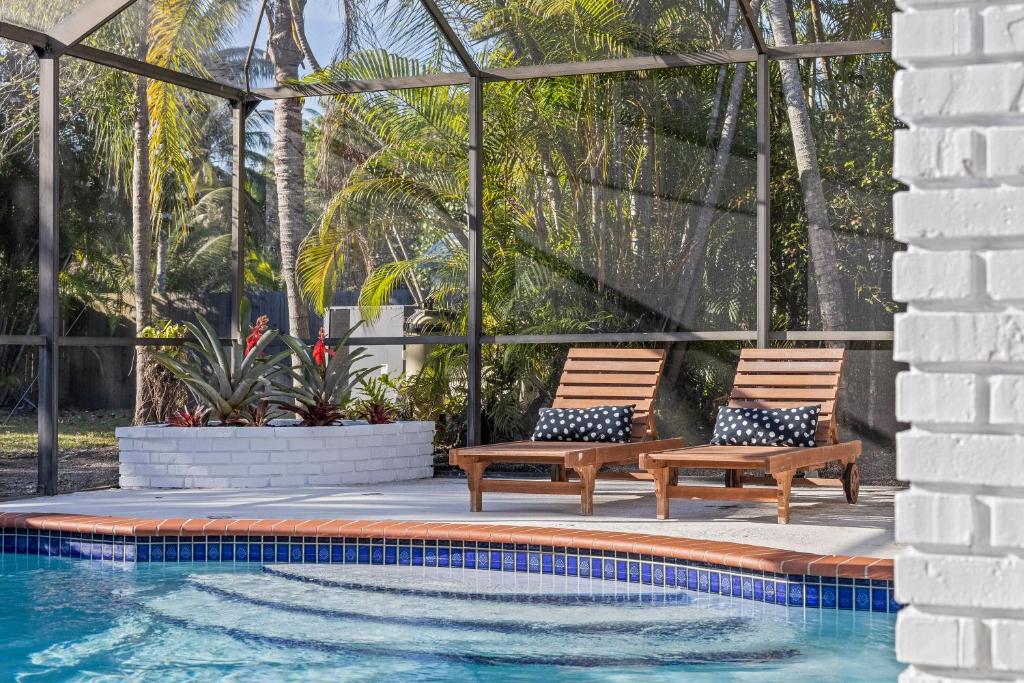 Heirloom Hideaway- Lush Yard Pool Tranquil Spaces, Miami (updated ...