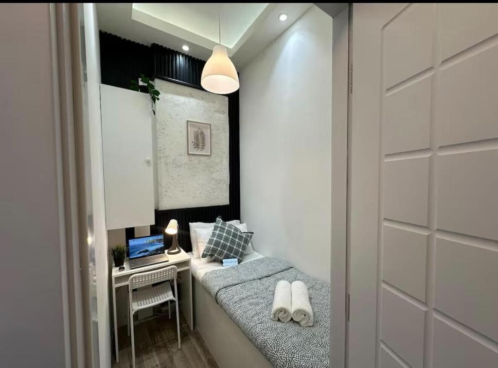 Familiar Partition Room In Tecom Near ICM Metro, Dubai (updated prices 2025)