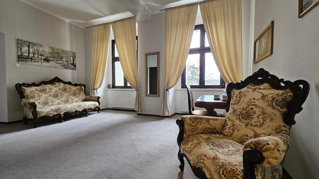 Pałac Chichy, Małomice (aktualne ceny na rok 2025)