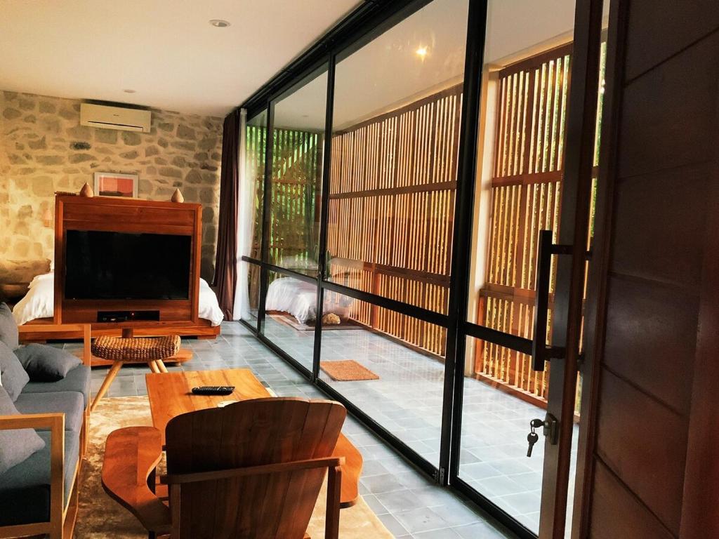 Villa Saluka - Romantic & Serene with Sunset View, Ngingas (updated ...