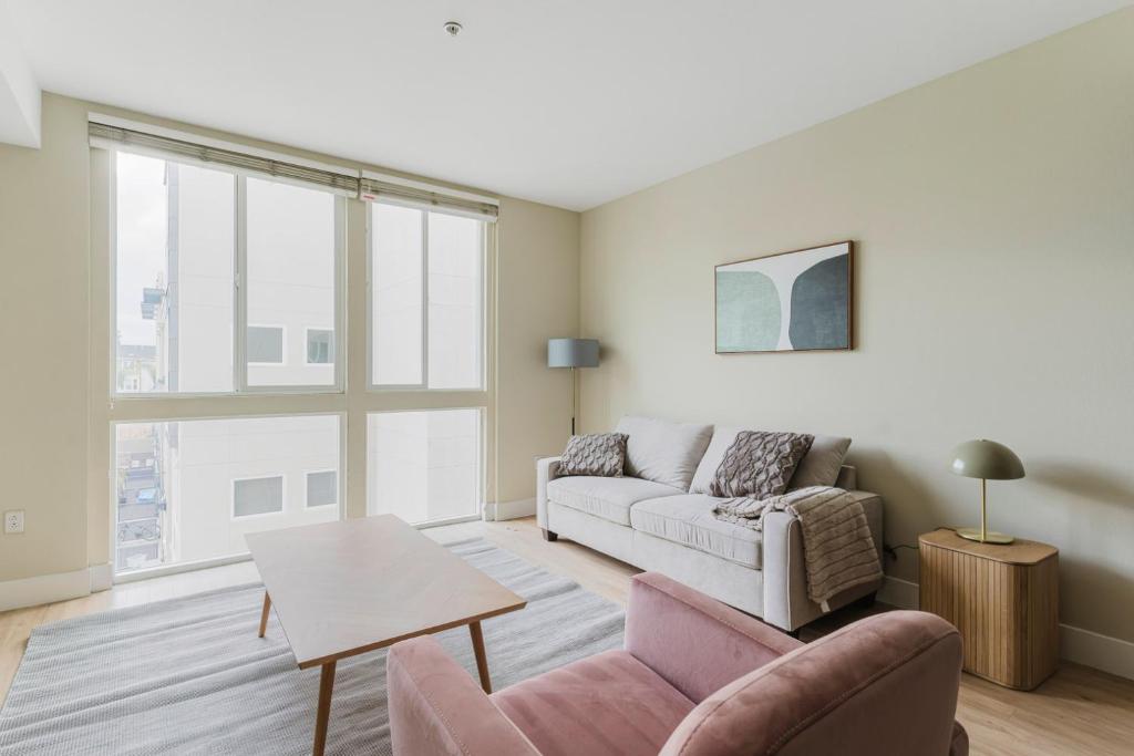 Blueground The Alameda pool wd nr SAP Center SFO-1788, San Jose ...