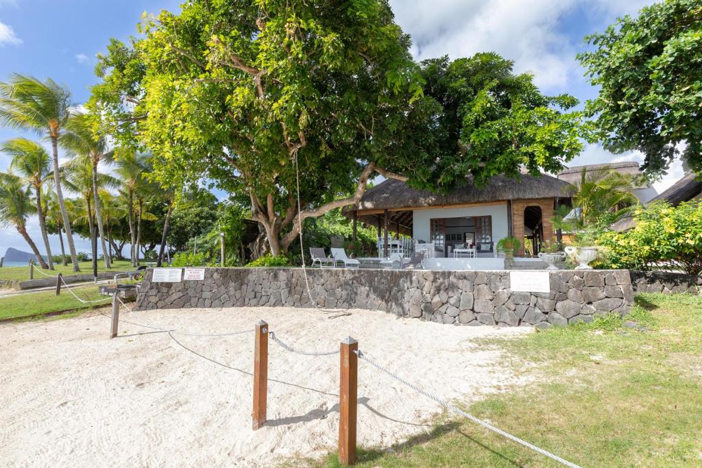 Samya, a luxurious beachfront villa, Grand Baie (updated prices 2026)