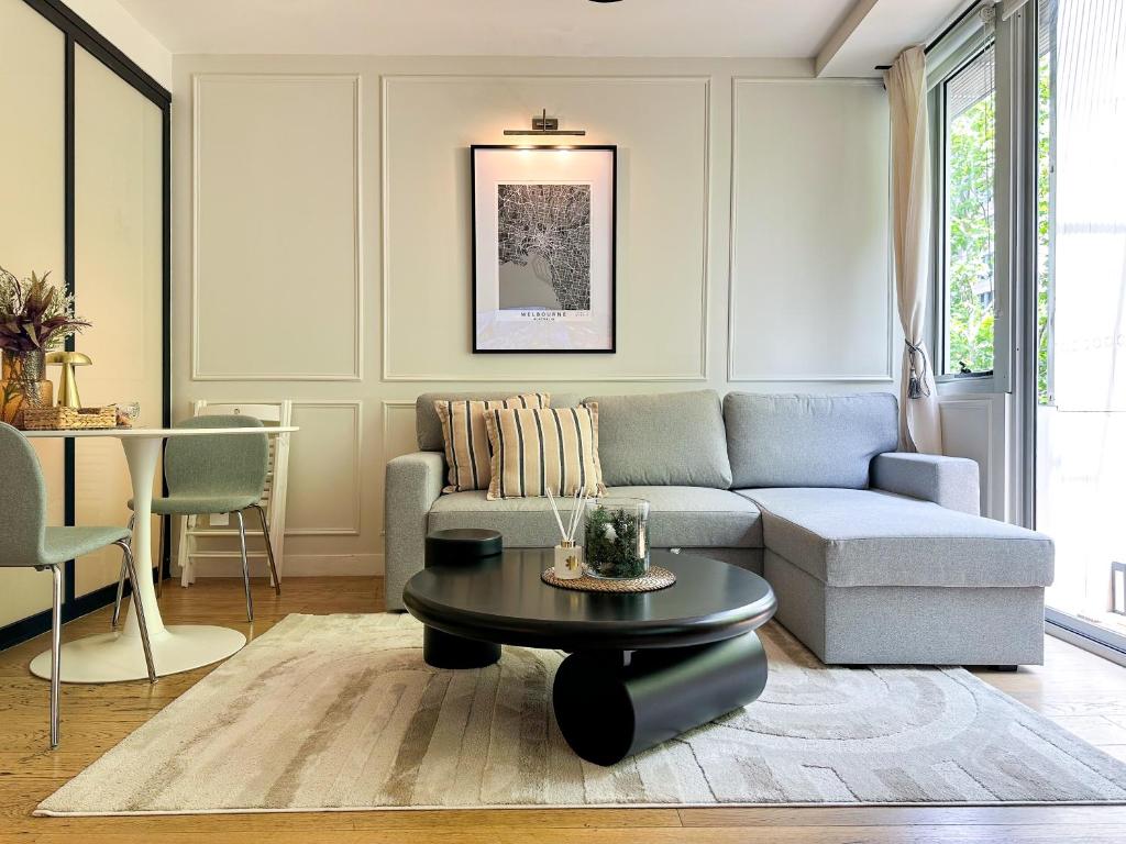 Collins Escape - 2 bedrooms with Collins St Balcony, Melbourne (updated ...