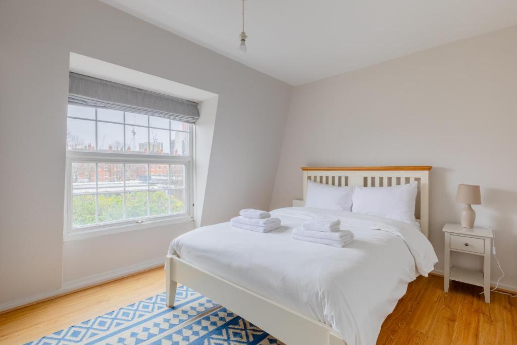 Cosy 4BD Flat in Stockwell with Private Patio, London (updated prices 2026)