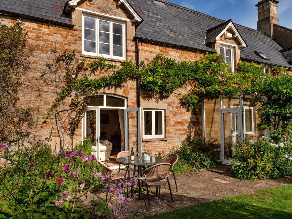 Finest Retreats - Lodge Cottage, Kingham (updated prices 2025)